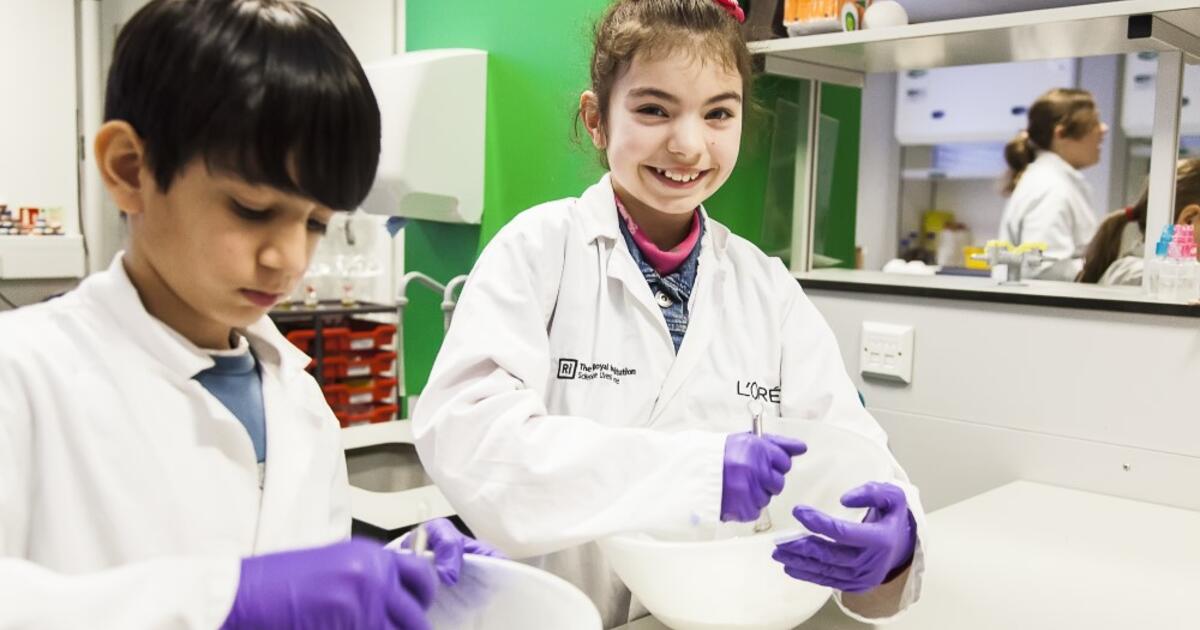 Holiday workshops: Cosmetic chemistry (ages 7–8) | Royal Institution